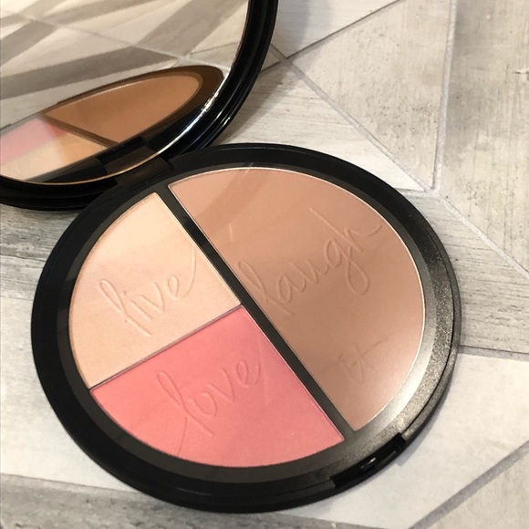 it cosmetics | Makeup | New It Your Most Beautiful You Bronzer | Poshmark
